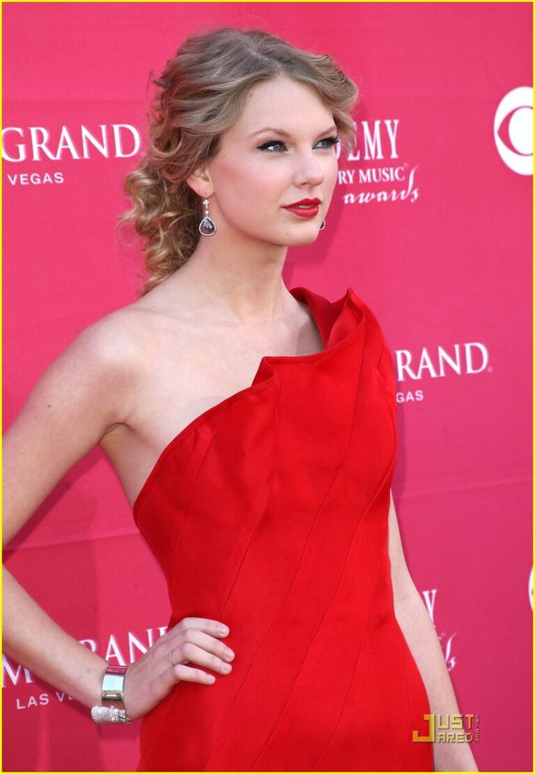 WOW!! Taylor Swift’s 2026 Joy Awards Outfit Is Turning Heads Right Now ...